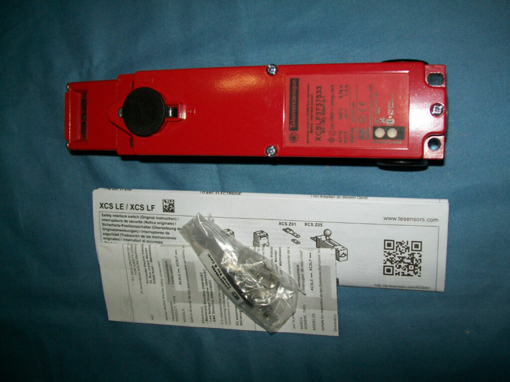 Safety Interlock Switch 3 Poles - VMZ Corporation